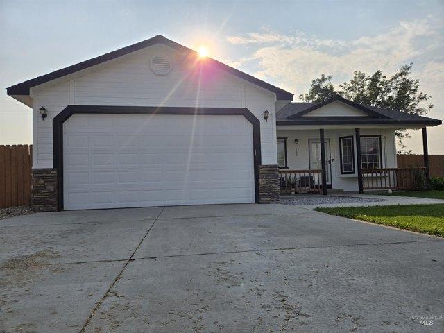 109 Rose Petal Ct, Wilder, ID 83676
