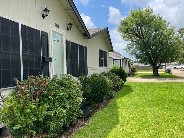 109 Rosewood Dr, Houma, LA 70360