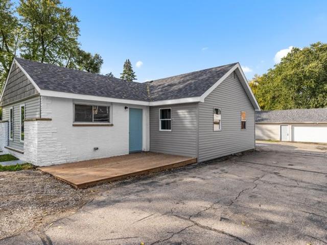 109 Raffel Rd, Woodstock, IL 60098