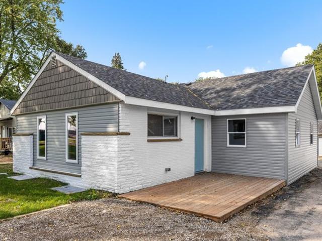 109 Raffel Rd, Woodstock, IL 60098