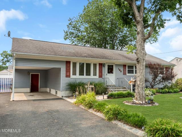 109 Redwood Place E