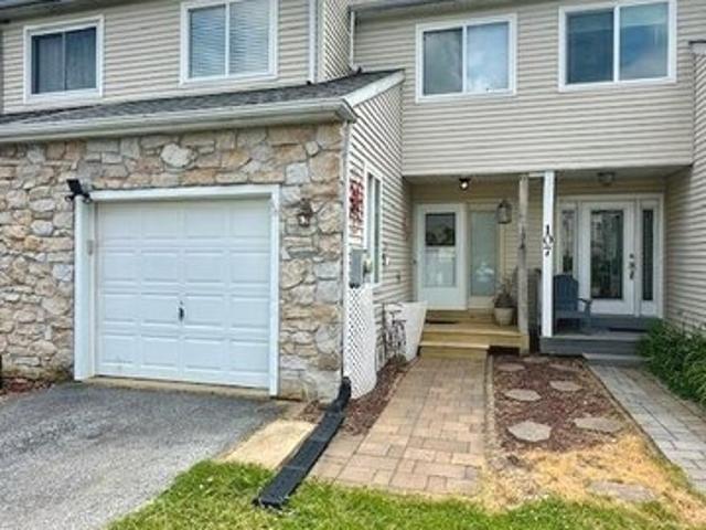 109 Register Dr, Newark, DE 19711