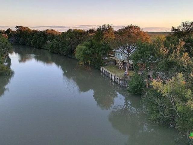 109 River Rd, Tivoli, TX 77990