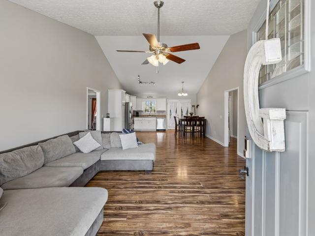 109 Rivercrest Cir