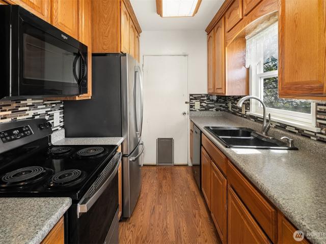 109 W 3rd Street