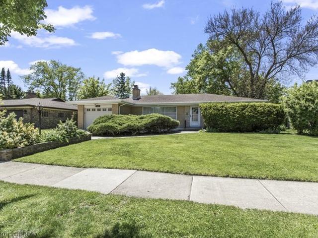 109 W Berkshire Ln, Mount Prospect, IL 60056
