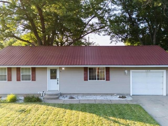 109 W Bittersweet Rd, Washington, IL 61571
