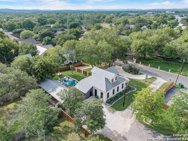 109 W Evergreen St