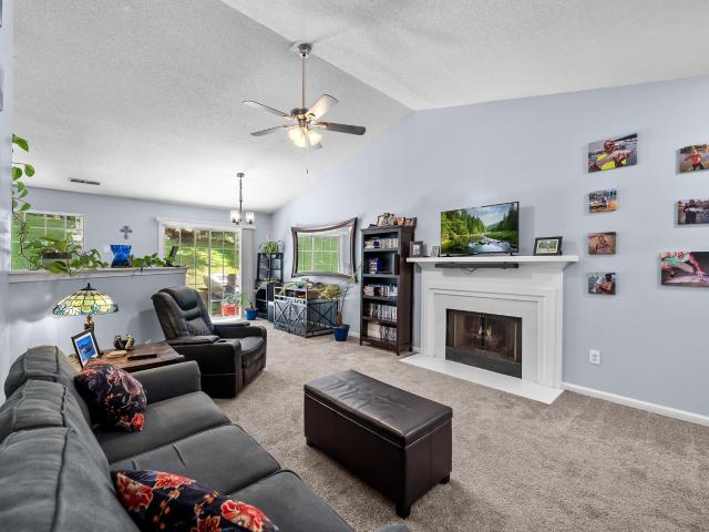 109 W Fall River Way