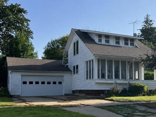 109 W Hamilton St, New Hampton, IA 50659