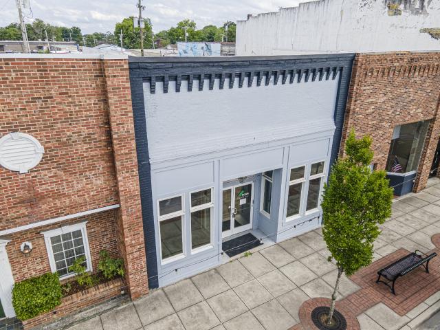 109 W Lincoln St