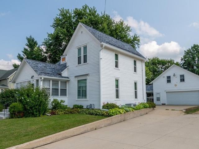 109 W Main St, Mount Morris, IL 61054