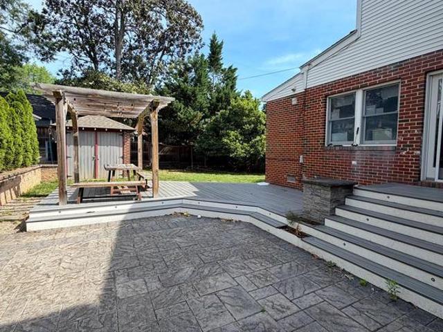 109 W Maple Street