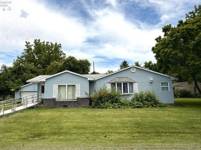 109 W Mohegan Trl, Sandusky, OH 44870