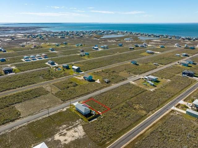 109 W Pin Oak Ln, Rockport, TX 78382