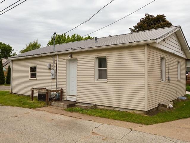 109 W Pine St, Prairie du Chien, WI 53821