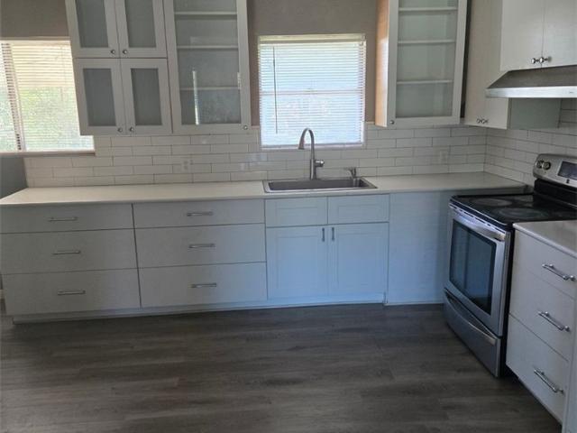 109 W Robin Lane