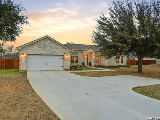 109 W Short Meadow