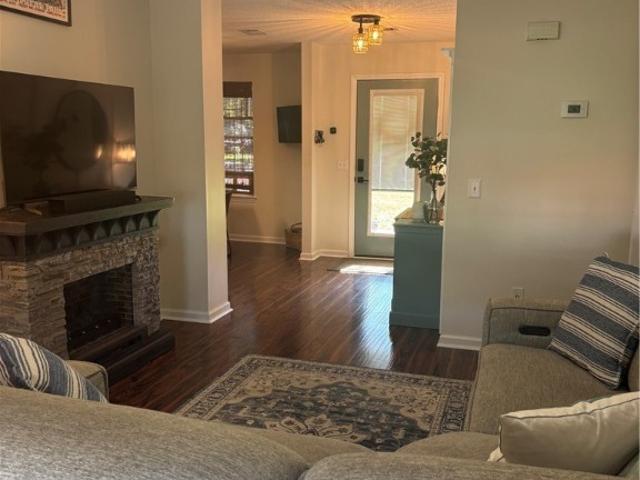 109 Woodbury Lane