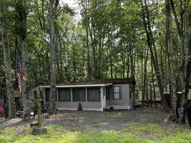 109 Woodpecker Ln, Shohola, PA 18458