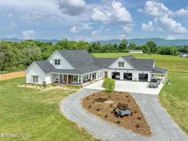 109 WHALEY WAY, MARYVILLE, TN 37804 Single Family Residence Fo.