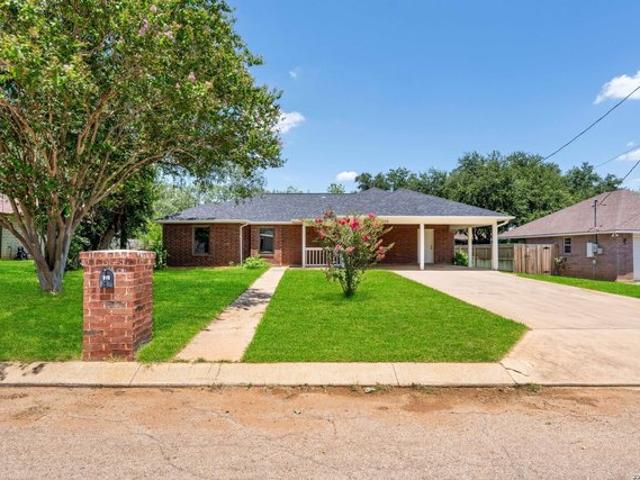 109 Windcrest, Floresville, TX 78114