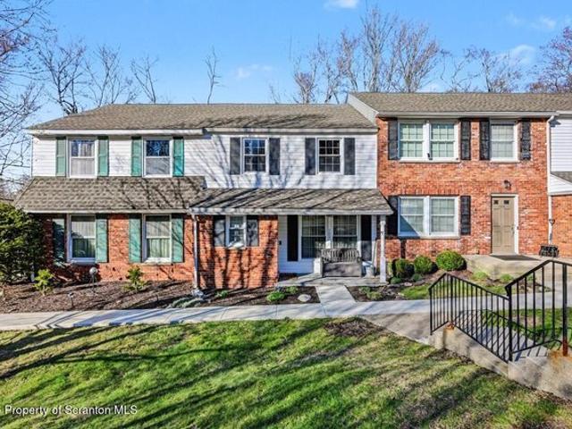 109 Townhouse Pl, Roaring Brook Township, PA 18444