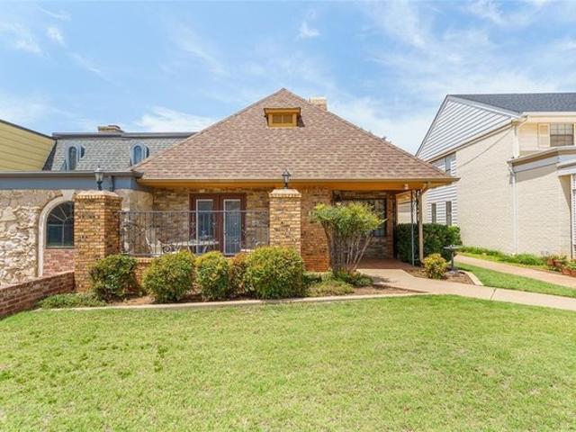 109 The Hills St, Clinton, OK 73601