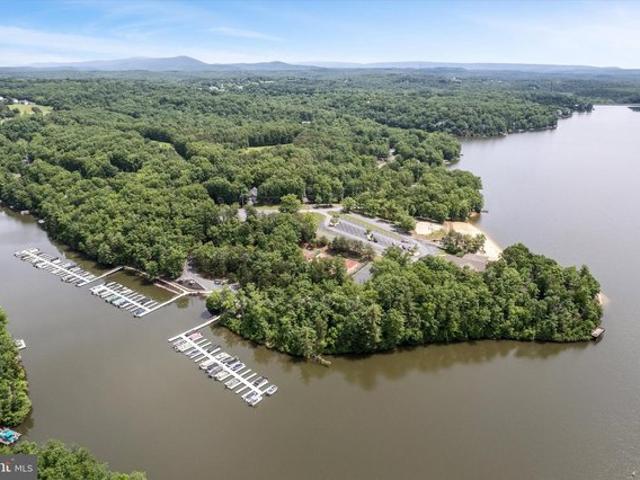 109 Vista Ct, Cross Junction, VA 22625