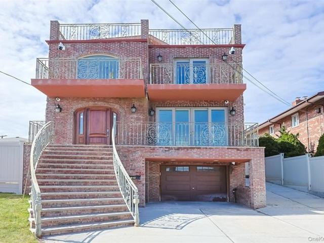 10 42 Utopia Pkwy, Beechhurst, NY 11357