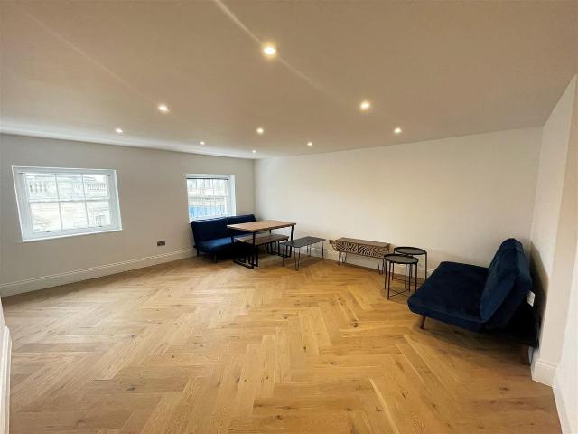10, 7 Clarence Yard, North Street BN1, 3 bed flat to rent, £2,700 pcm | PrimeLocation