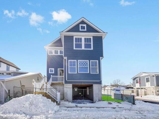 10 8th Ave, East Rockaway, NY 11518