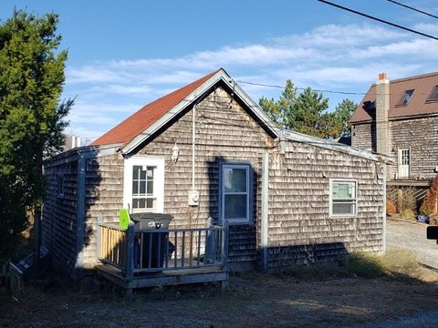 10 10th St, Newbury, MA 01951