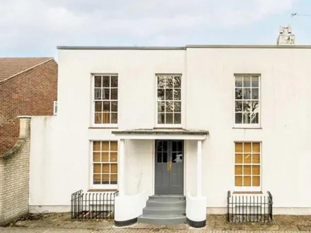 10 12 Priests Bridge, London, SW15 5JE, United Kingdom | 3 bed apartment for rent #137930886 | Rentberry