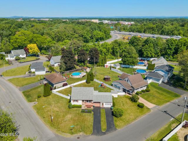 10 Tanglewood Road