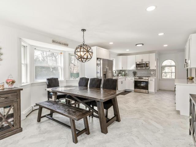 10 Tall Oaks Court