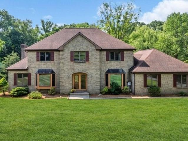 10 Tara Ct, Hardwick Twp, NJ 07825