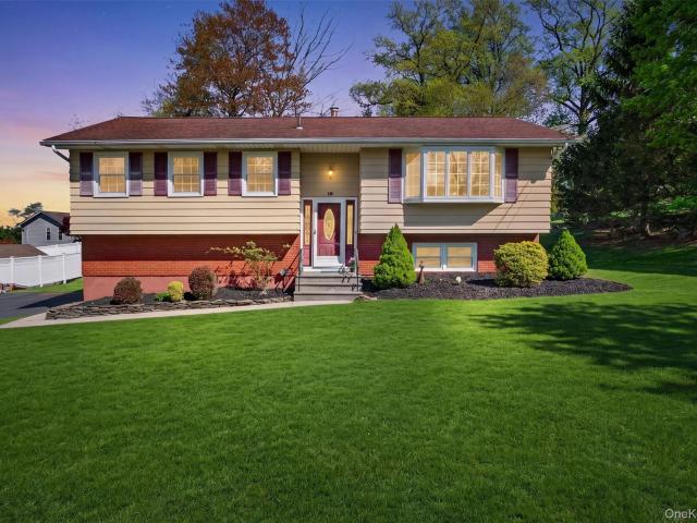 10 Termasen Dr, Stony Point, NY 10980 | MLS #988588 | Compass
