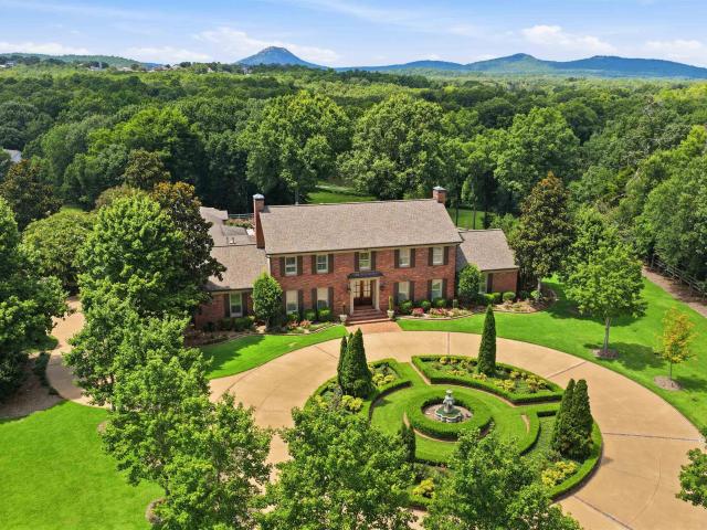 10 Thomas Park Circle