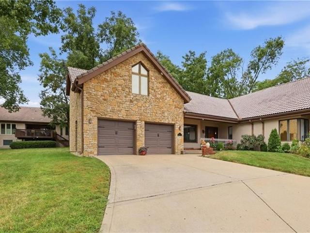 10 The Woodlands, Gladstone, MO 64119