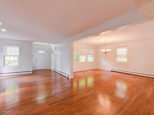 10 Toye St