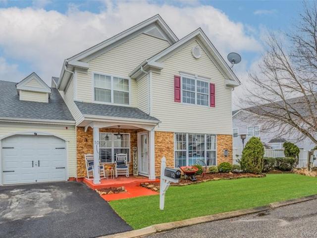 10 Tracie Ln, Middle Island, NY 11953