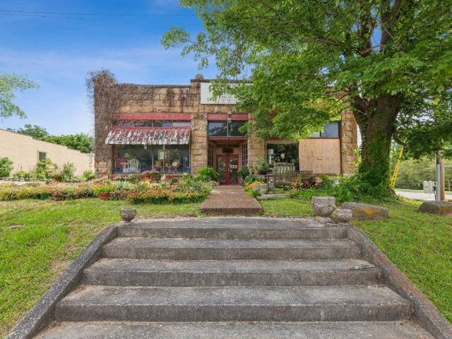 10 University Ave