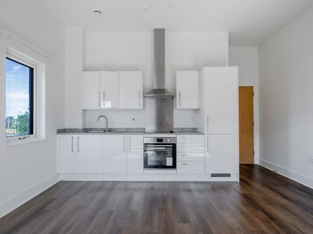 10 Union Place, Bartholomew Street Newbury RG14, 2 bed flat to rent, £1,350 pcm | PrimeLocation