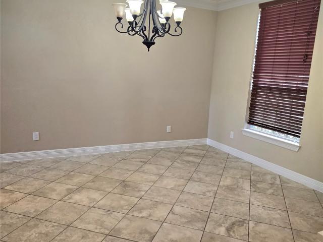 10 Val Delsa Court
