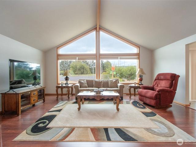 10 Valley Farm Court