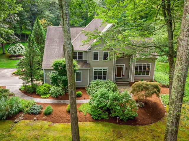 10 Valley Field Rd N, Newtown, CT 06482