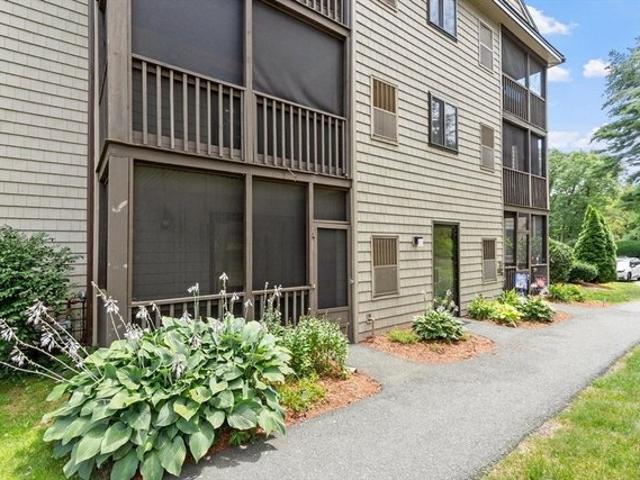 10 Village Ln Apt 4, Tyngsborough, MA 01879