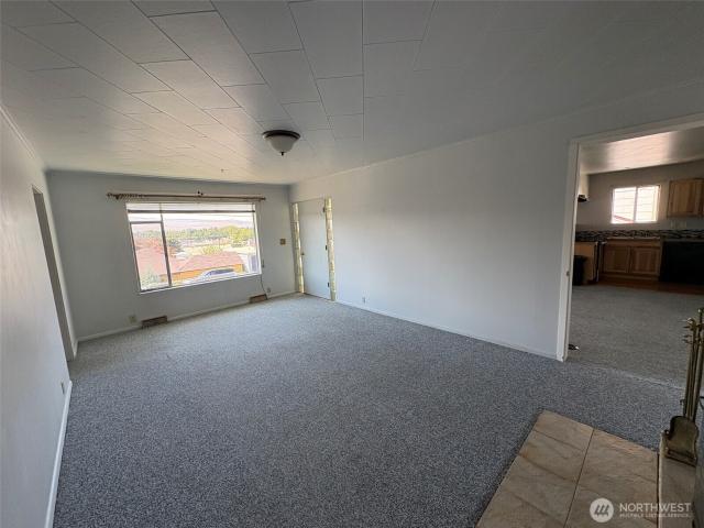 10 W Dewberry Avenue