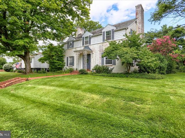 10 W Lake Avenue